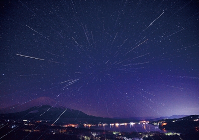 Slow Shutter Art: Using Zoom Burst to Transform Stars in the Sky into a ...